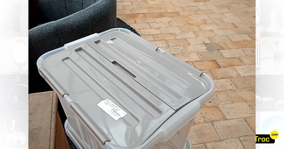 Achat BAC DE TRANSPORT pvc avec couvercle occasion - Profondeville ...