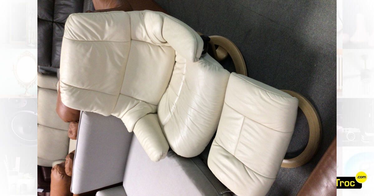 Achat FAUTEUIL STRESSLESS CUIR BEIGE + POUF occasion - Jumet | Troc.com