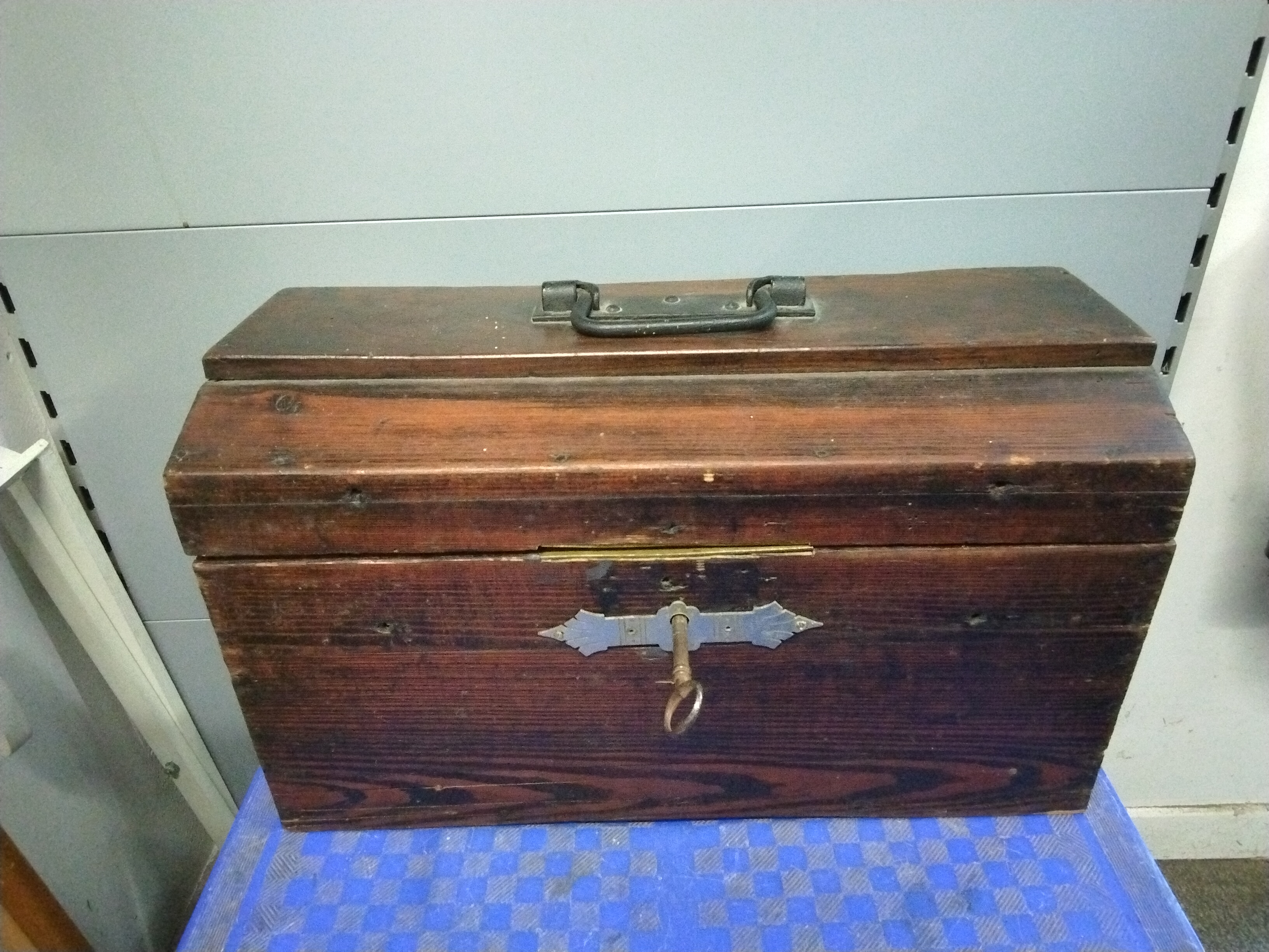 Achat COFFRE ANCIEN SAPIN occasion - Ahuy | Troc.com